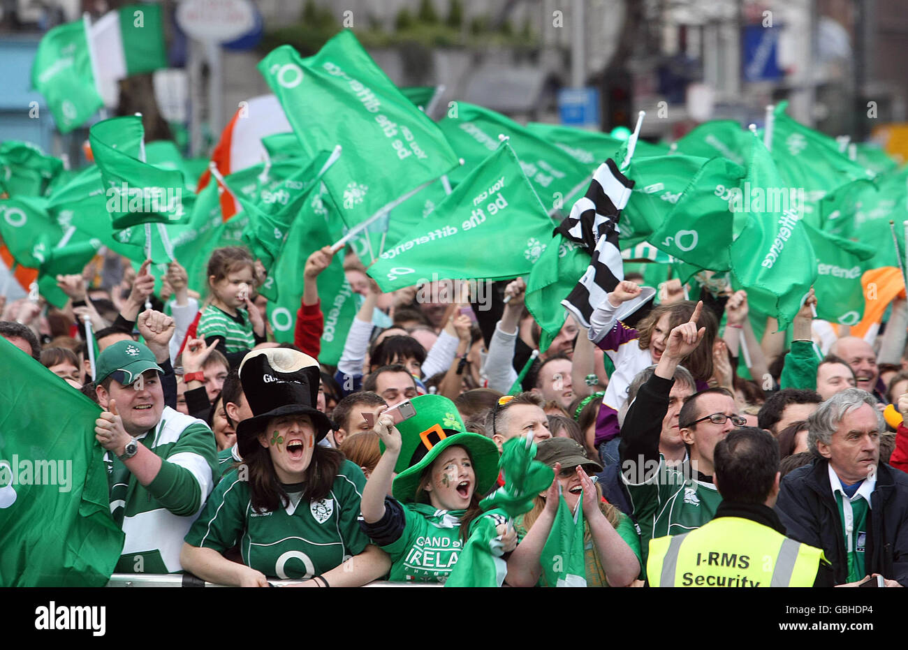Ireland fans cheer during the Ireland team Homecoming at the Mansion ...