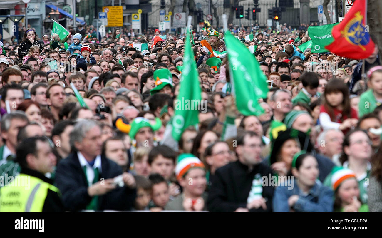 Ireland fans ireland team homecoming mansion house hi-res stock ...