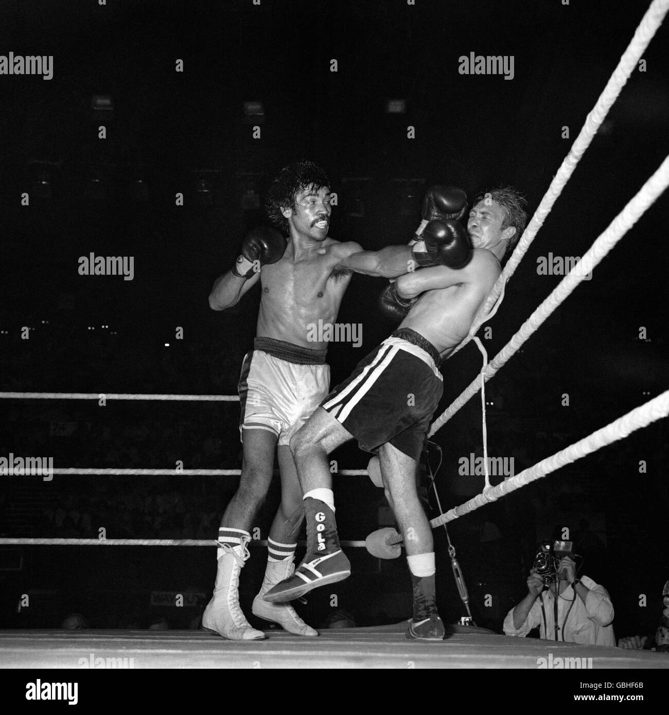 Boxing - WBC Welterweight Title - John Stracey v Carlos Palomino ...