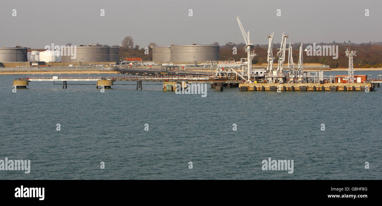 Bp oil terminal hamble near southampton hi-res stock photography and ...