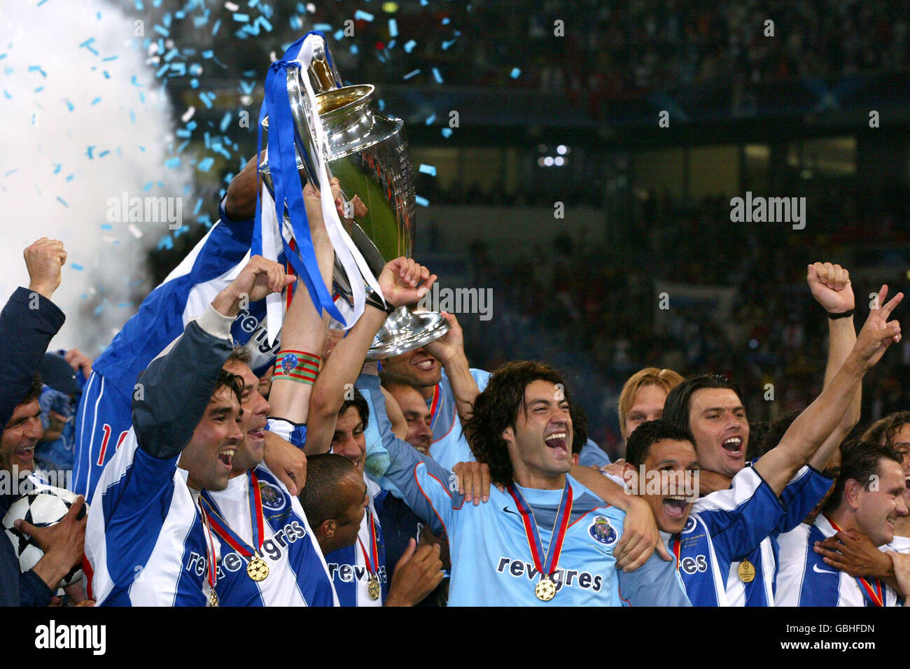 Fc porto players celebrate winning the european cup hi-res stock ...