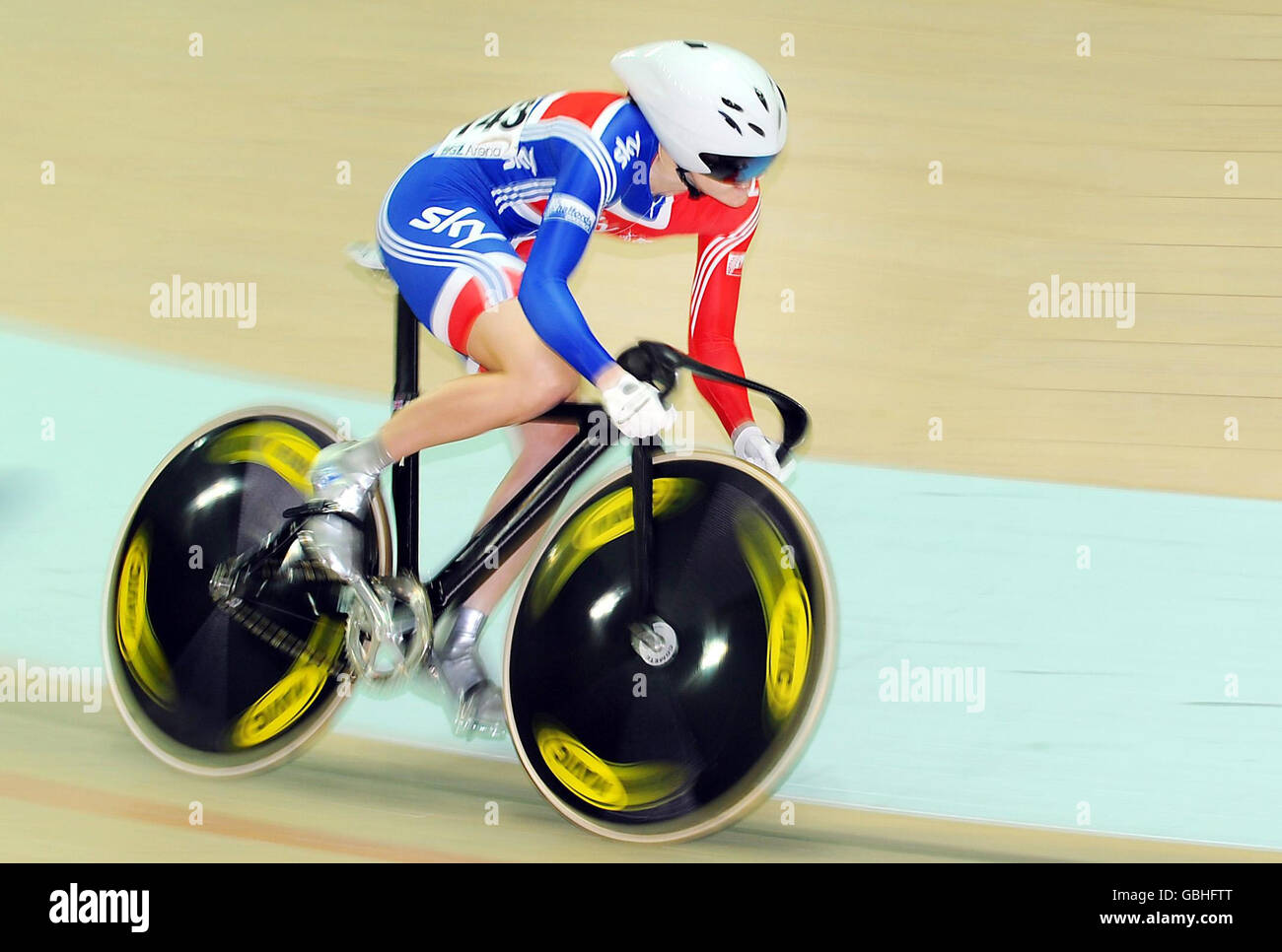 Great Britain's Victoria Pendleton qualifies fastest in the Sprint ...