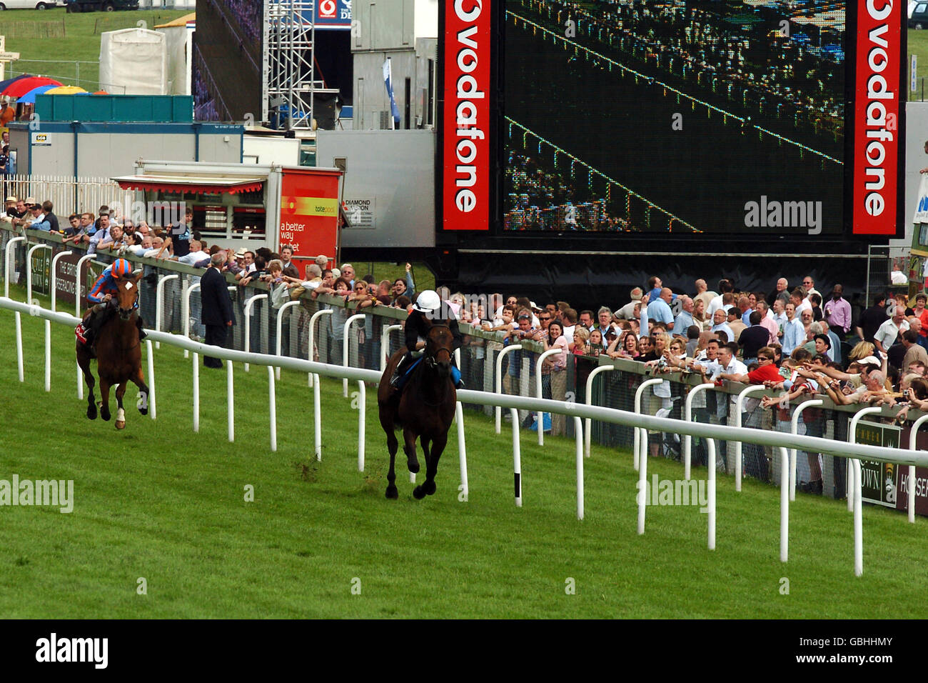 Oaks horseracing hi-res stock photography and images - Alamy