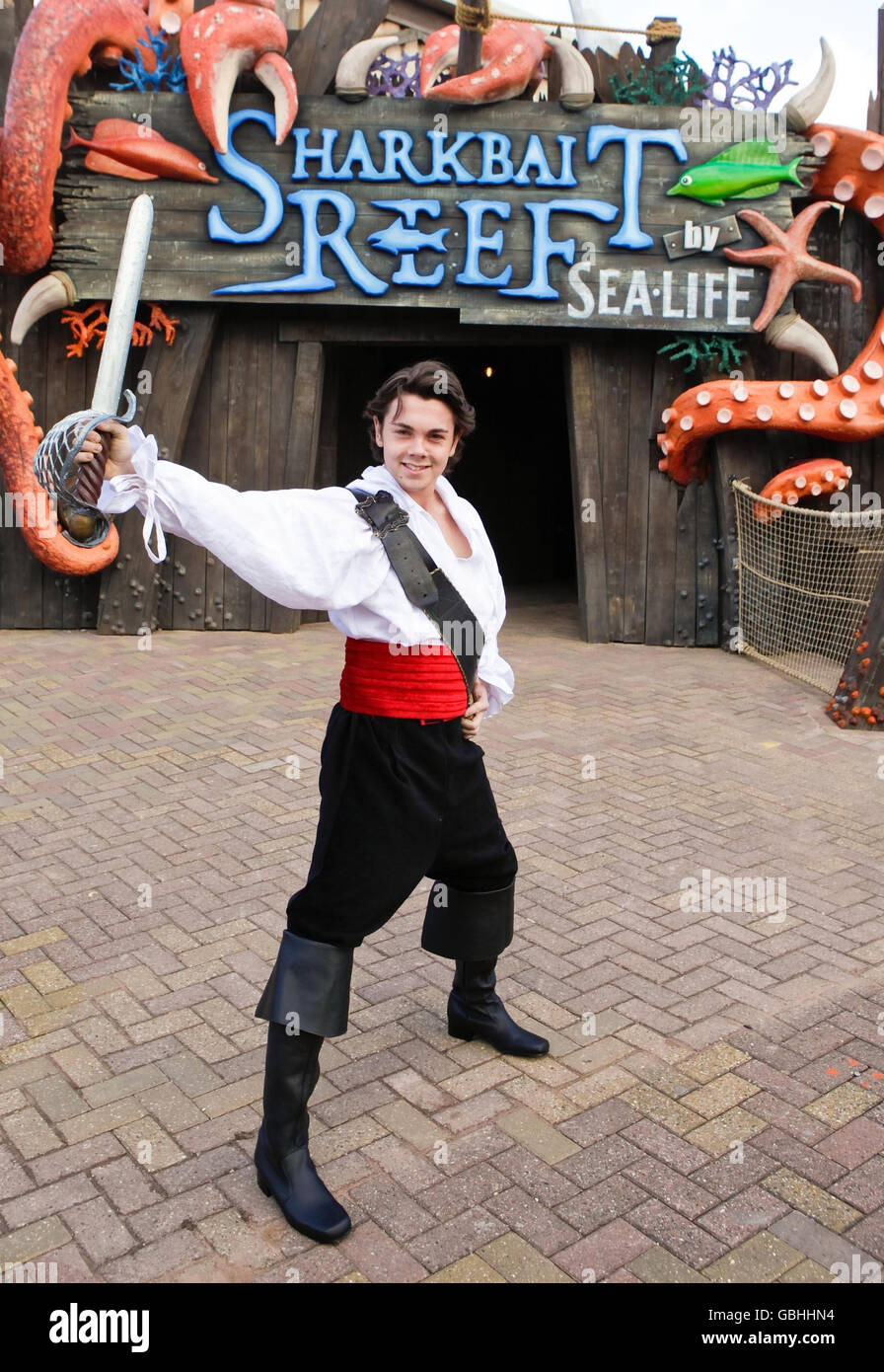 Dancing on Ice sensation, Ray Quinn, launches the new pirate themed ...