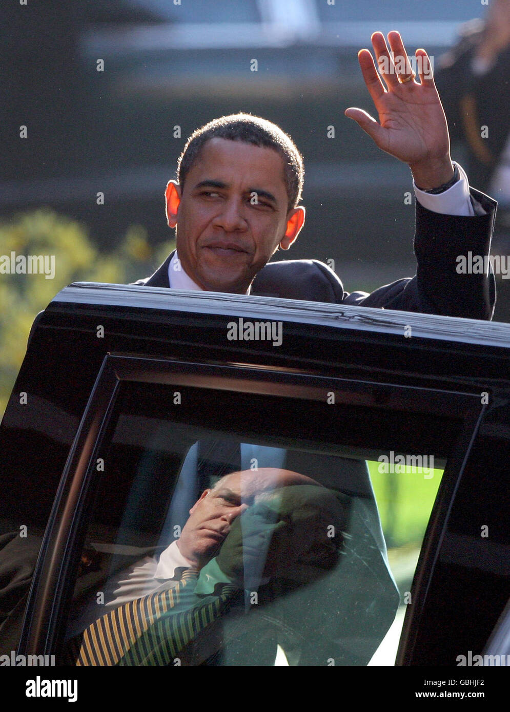 US President Barack Obama arrives at 10 Downing Street, London, ahead ...