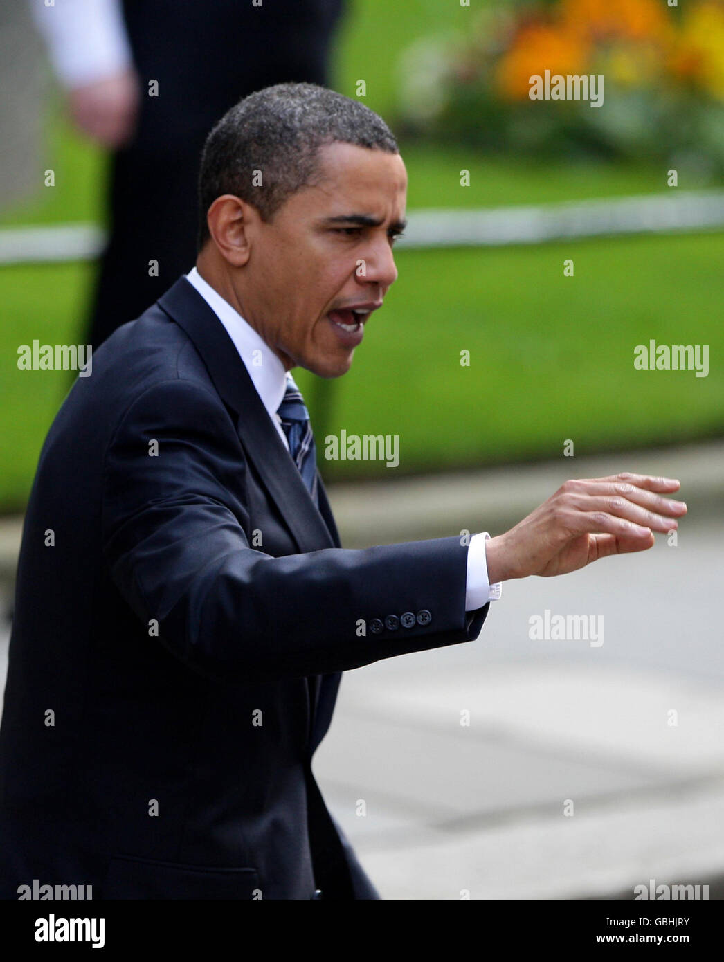 US President Barack Obama leaves Downing Street after holding a joint ...