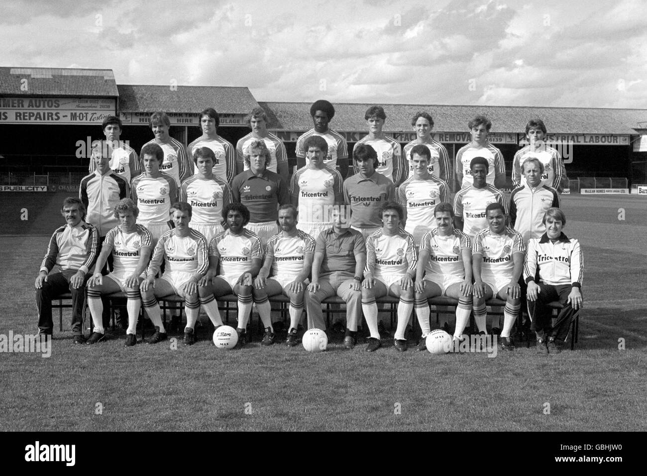 Luton town team group from the 1981 82 season hi-res stock photography ...