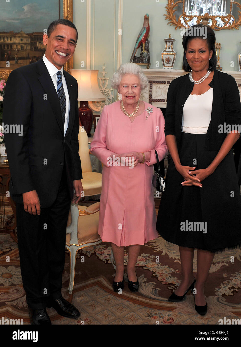 US President Barack Obama and his wife, Michelle, talk with Queen ...