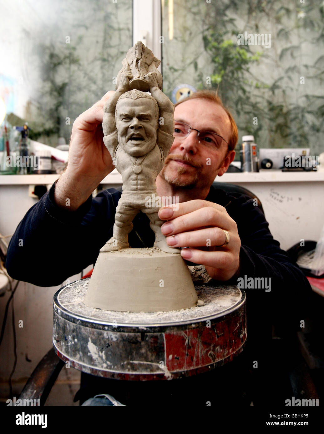 Richard hughes sculpture hi-res stock photography and images - Alamy