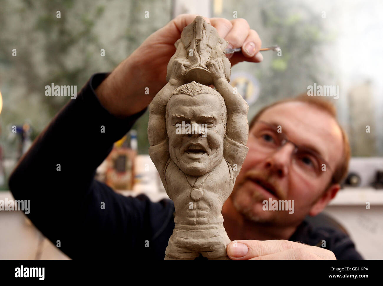 Richard hughes sculpture hi-res stock photography and images - Alamy