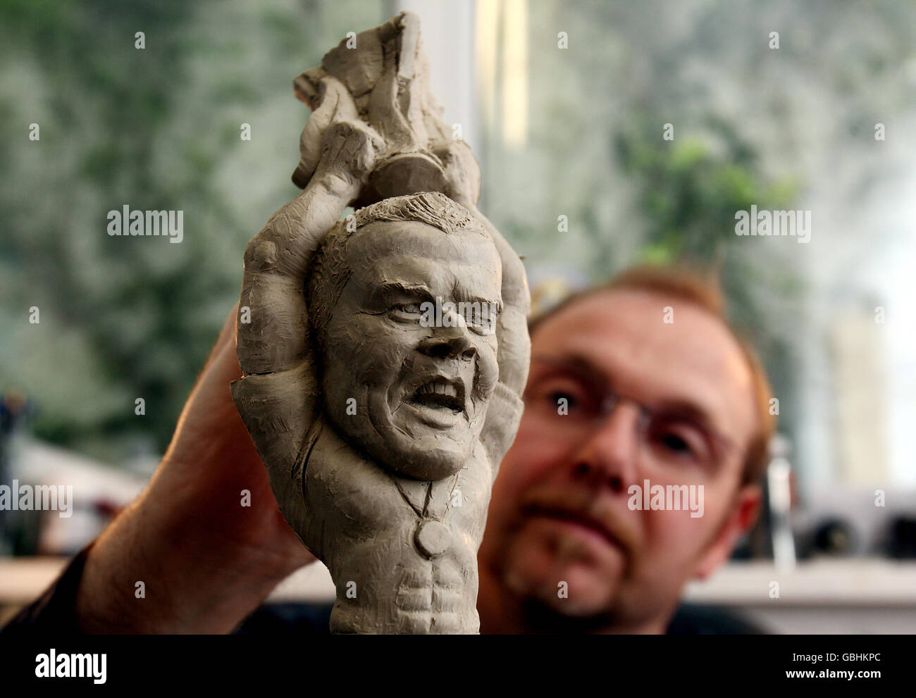 Richard hughes sculpture hi-res stock photography and images - Alamy