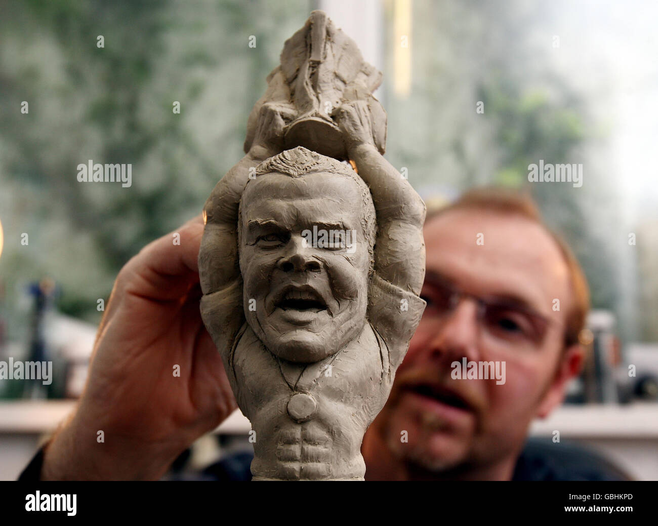 Richard hughes sculpture hi-res stock photography and images - Alamy