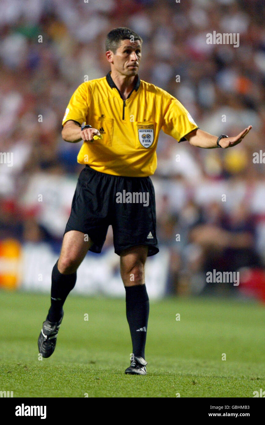 Referee for england v france hi-res stock photography and images - Alamy
