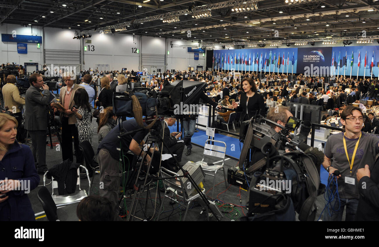 Gathering of world media hi-res stock photography and images - Alamy