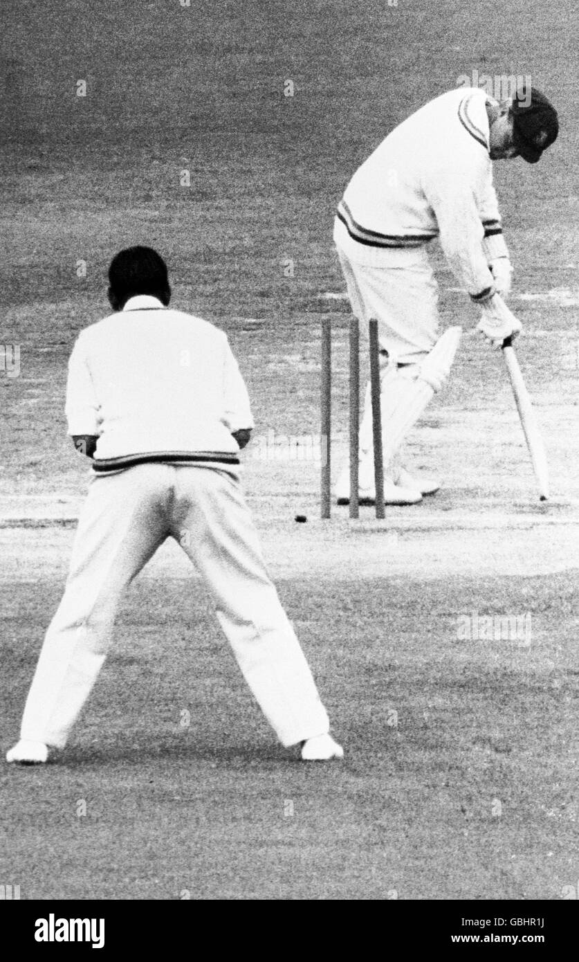 Wicketkeeper john murray Black and White Stock Photos & Images - Alamy