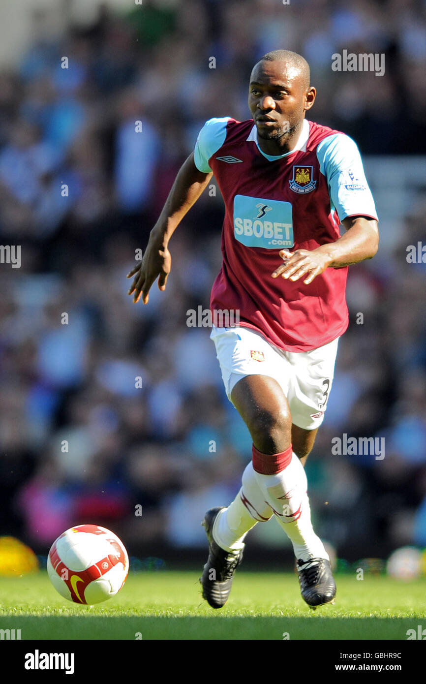 Soccer - Barclays Premier League - West Ham United v Sunderland - Upton Park. Herita Ilunga ...