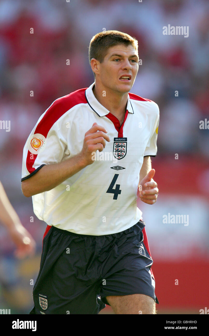 Soccer - UEFA European Championship 2004 - Group B - England v ...