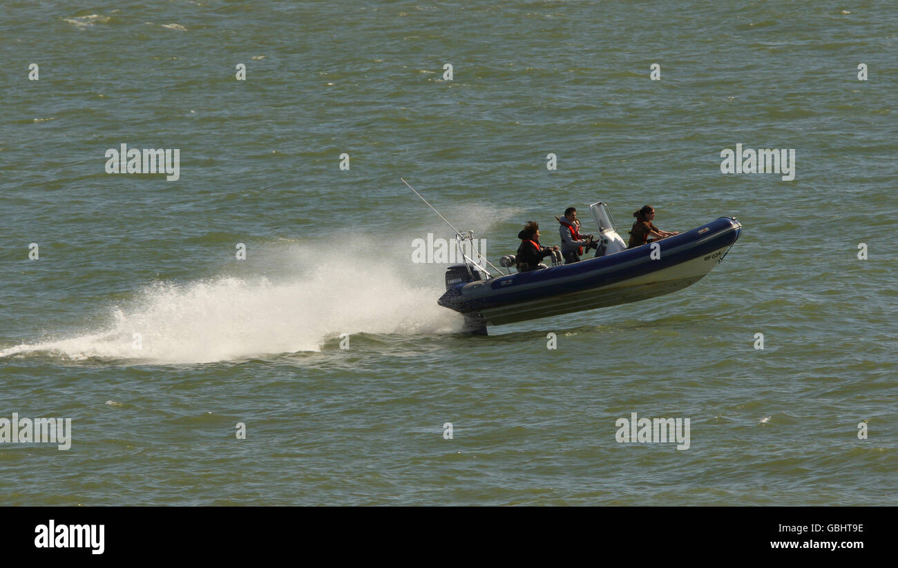 Stock boats in the solent hi-res stock photography and images - Alamy