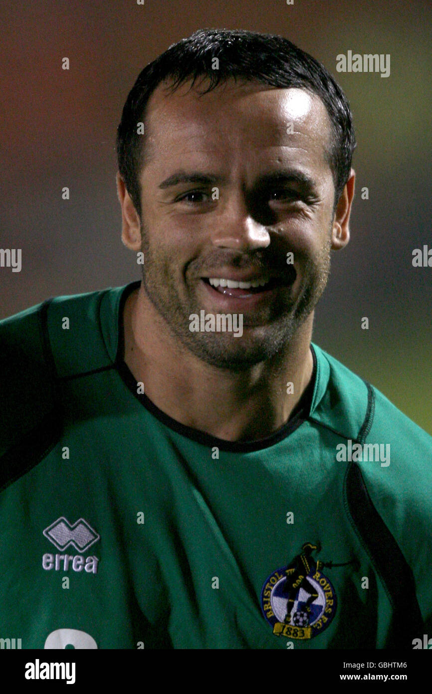 One portrait headshot green football hi-res stock photography and ...