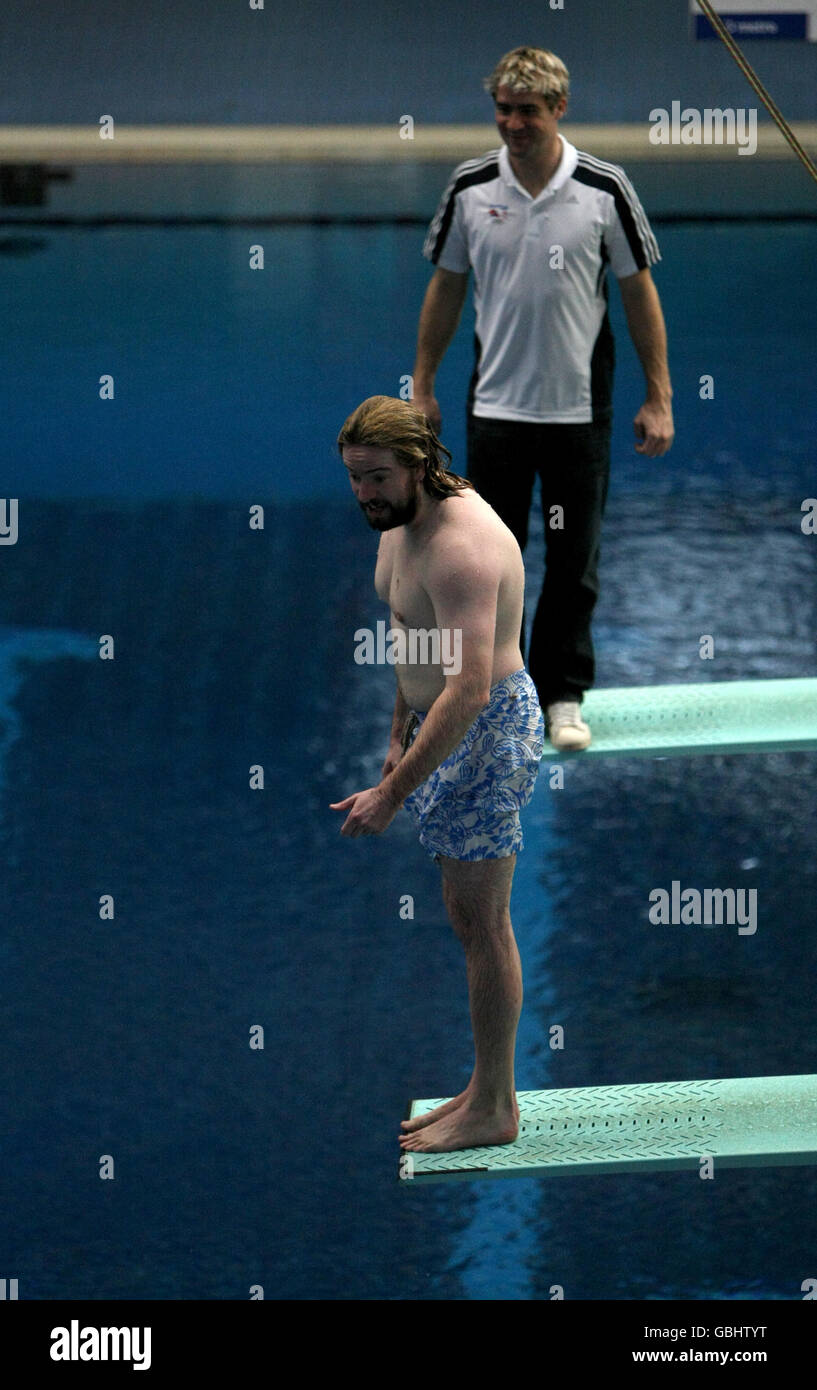 Ponds pool water dive dives hi-res stock photography and images - Alamy