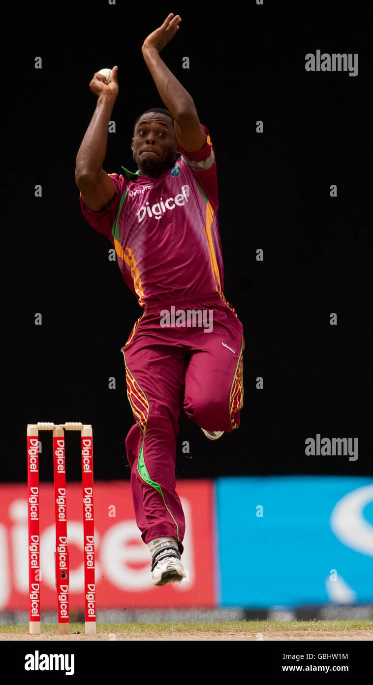 Cricket action bowling jumping hi-res stock photography and images - Alamy