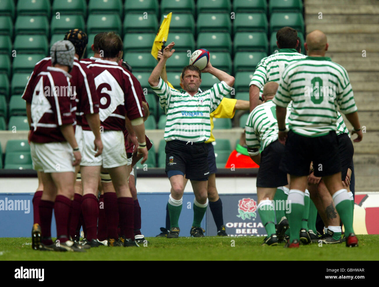 Devons ex england player graham dawe takes a throw in hi-res stock ...