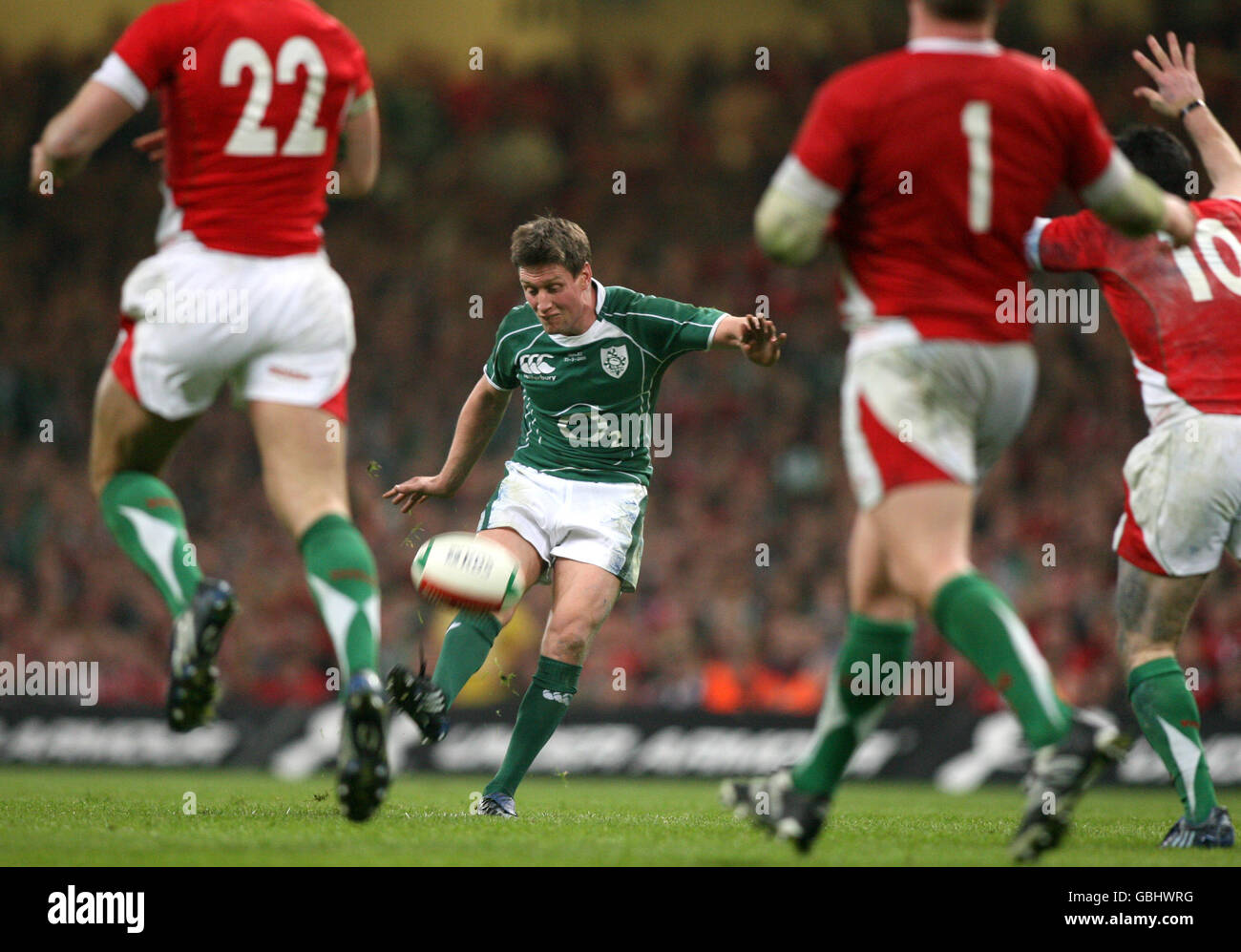 Ronan o'gara drop goal hi-res stock photography and images - Alamy