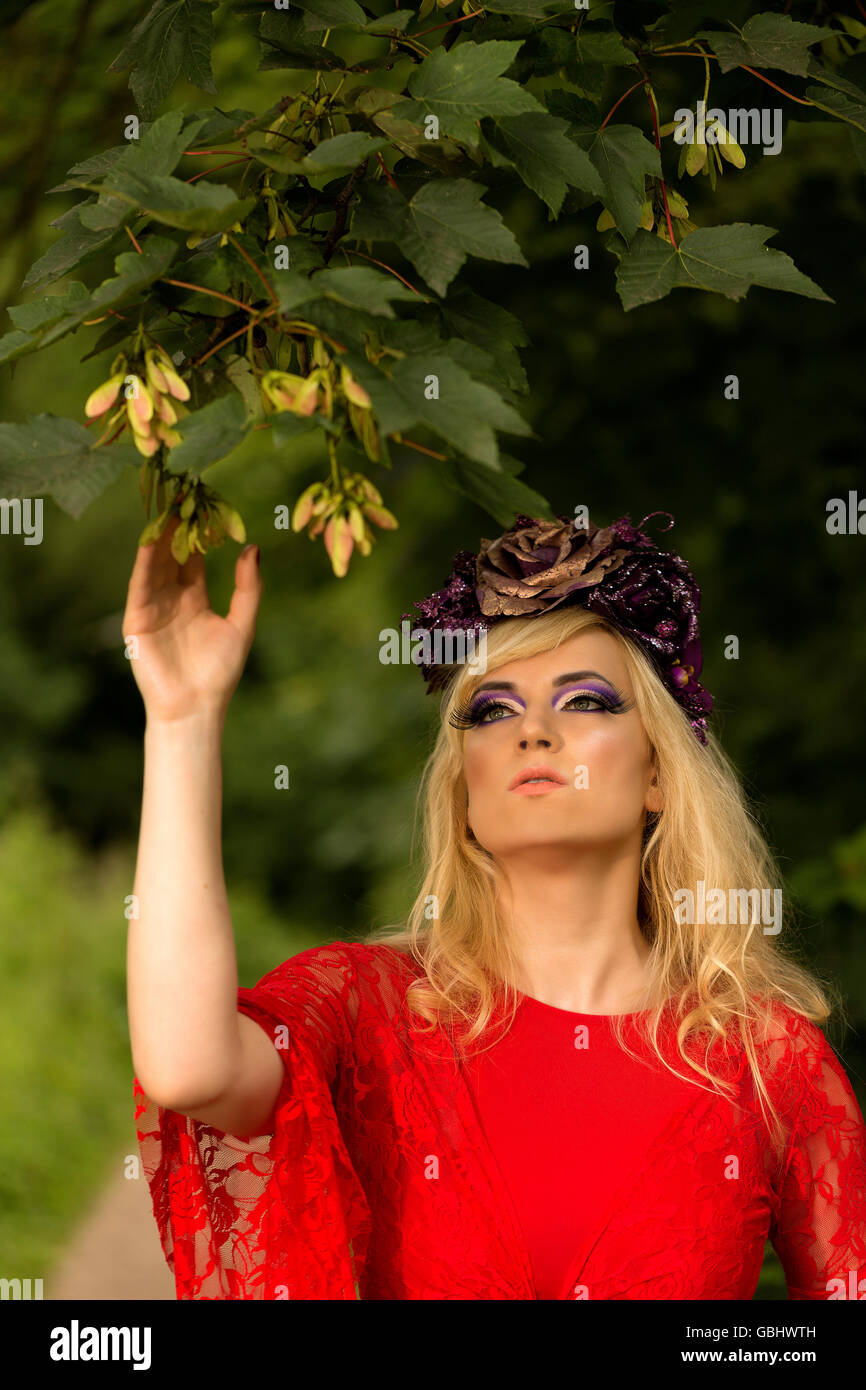 Pre raphaelite model hi-res stock photography and images - Alamy