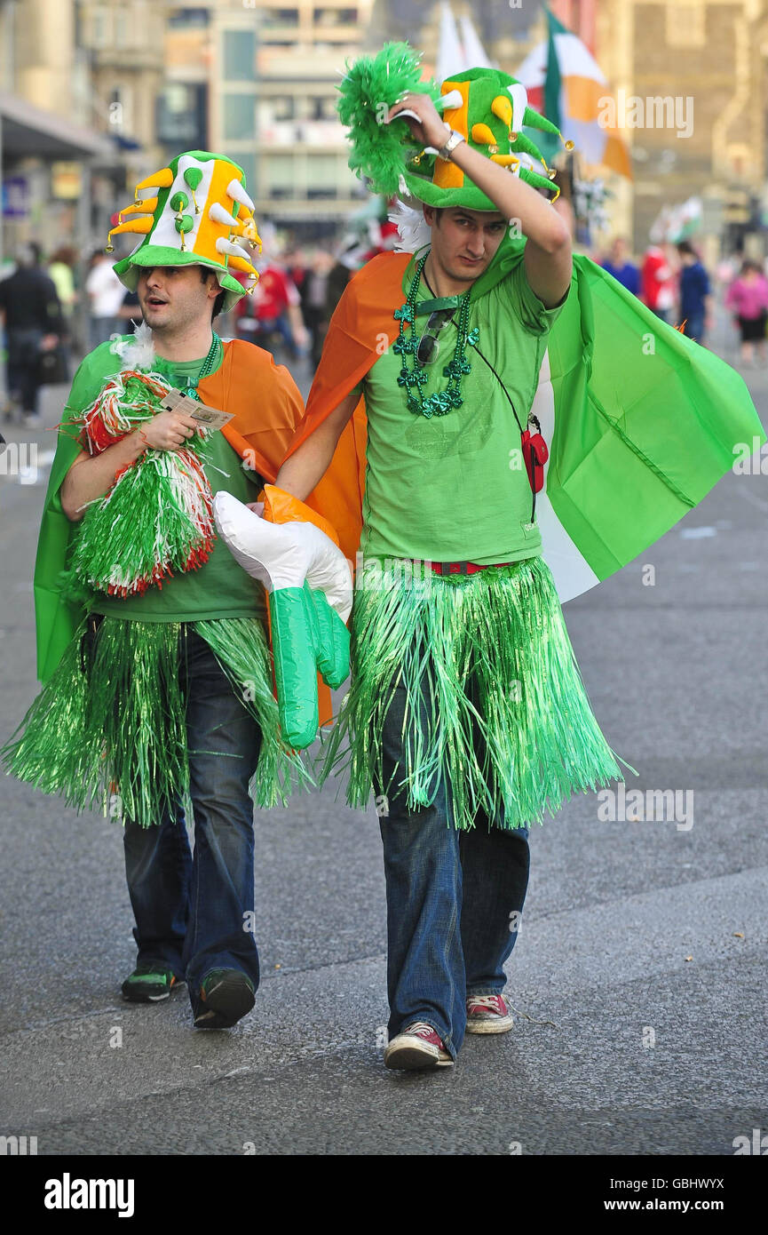 Rugby fans costume hi-res stock photography and images - Alamy