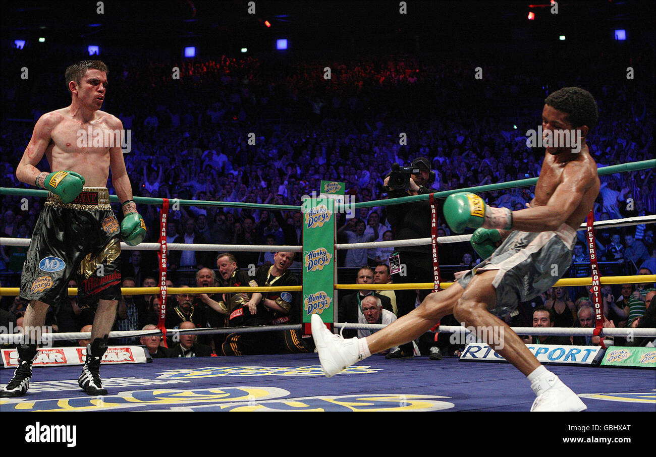 Bantamweight knockout hi-res stock photography and images - Alamy