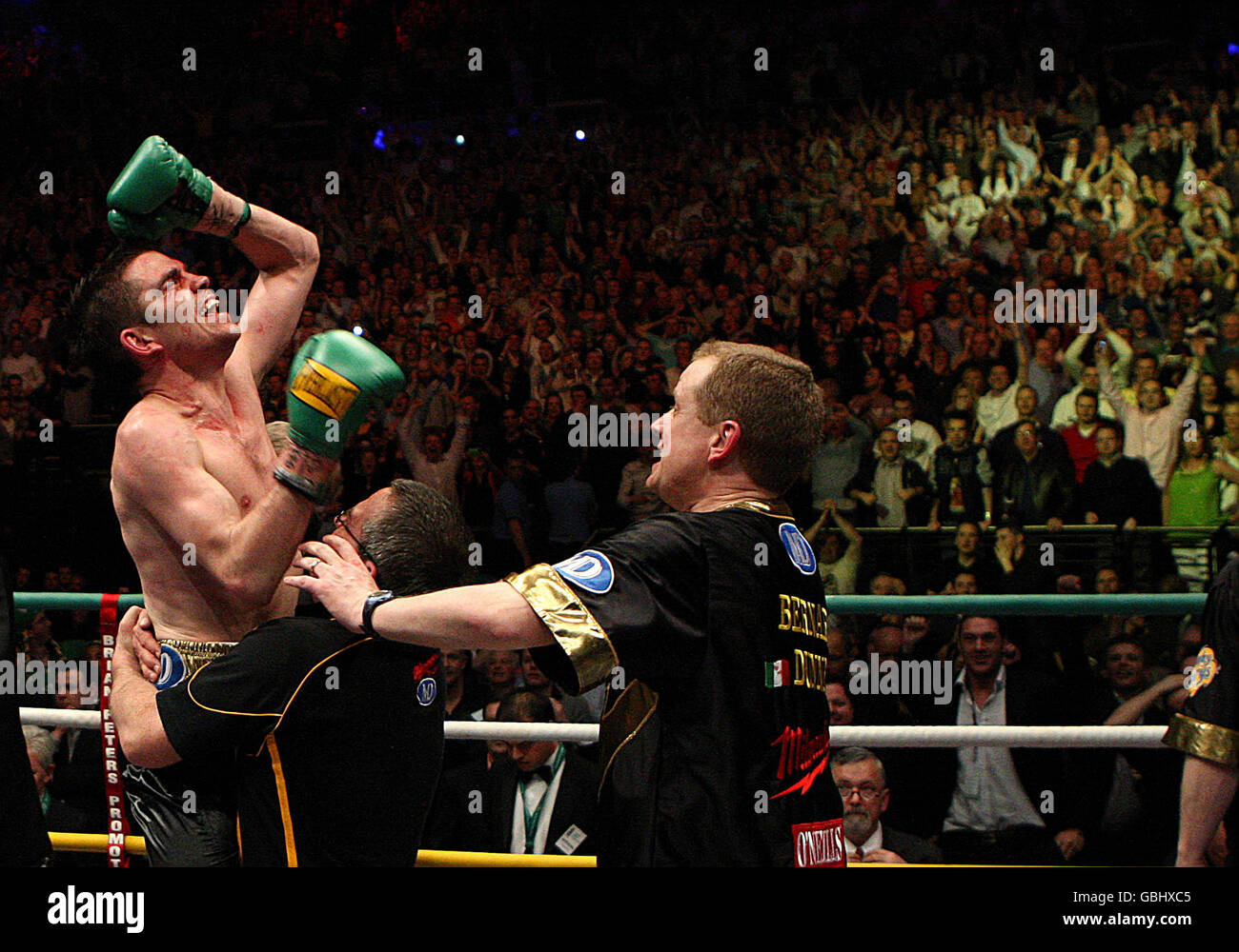 Bernard Dunne celebrates his victory during the WBA Super-bantamweight ...