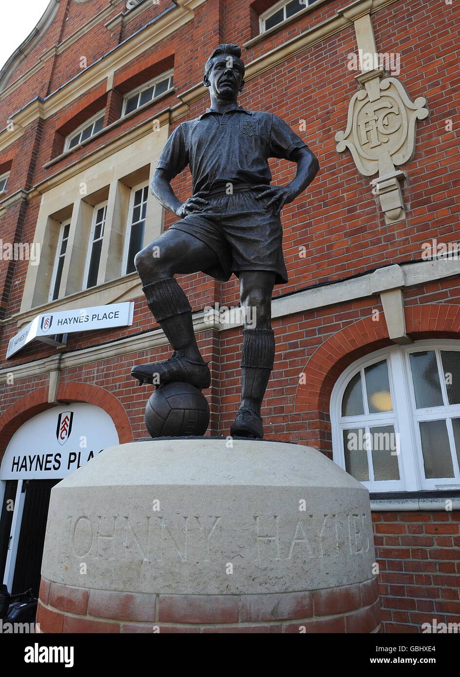 Johnny haynes statue hi-res stock photography and images - Alamy