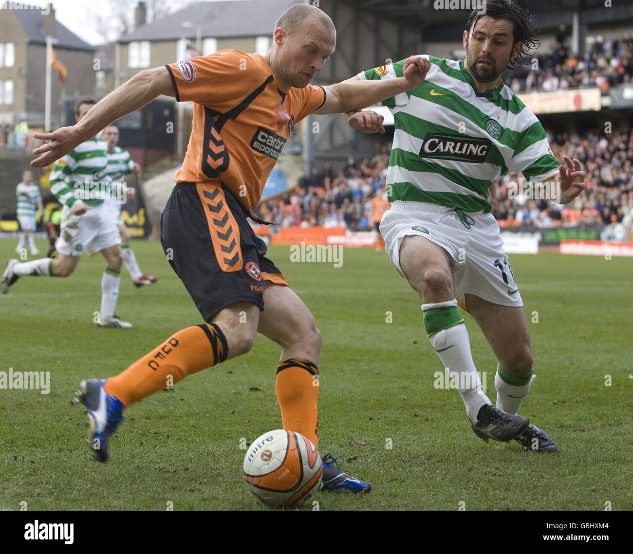 Dundee United's Warren Feeney and Celtic's Paul Hartley (right) battle ...