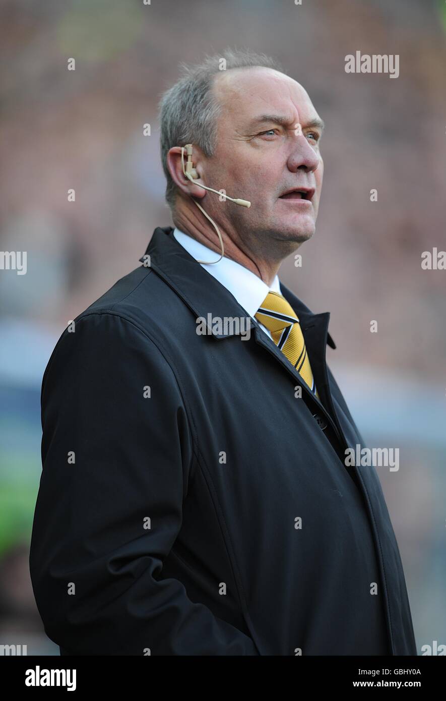 Hull city assistant manager brian horton hi-res stock photography and ...