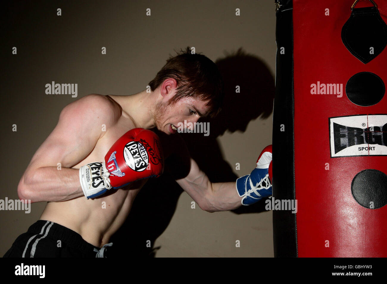 Boxing - Joe Murray Work Out - Ashton Moss Hotel Stock Photo - Alamy