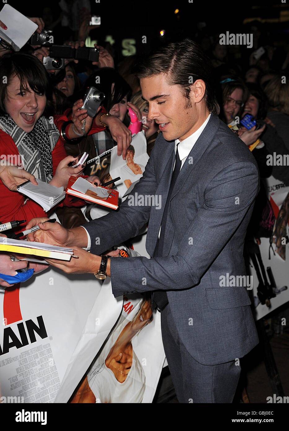Zac Efron signs autographs for fans as he arrives for the UK Premiere ...
