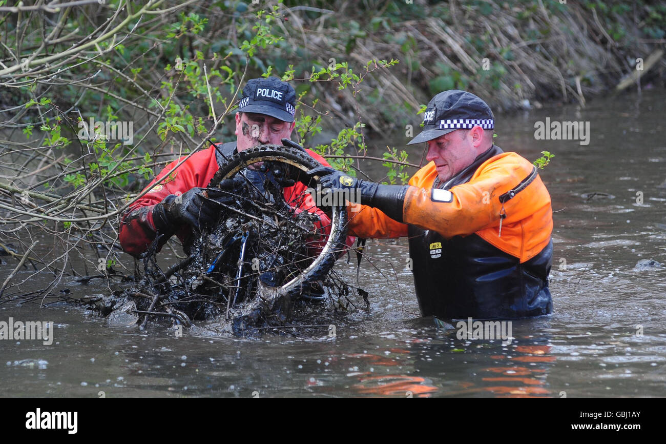 The police underwater search unit carries out a search in Osbaldwick ...