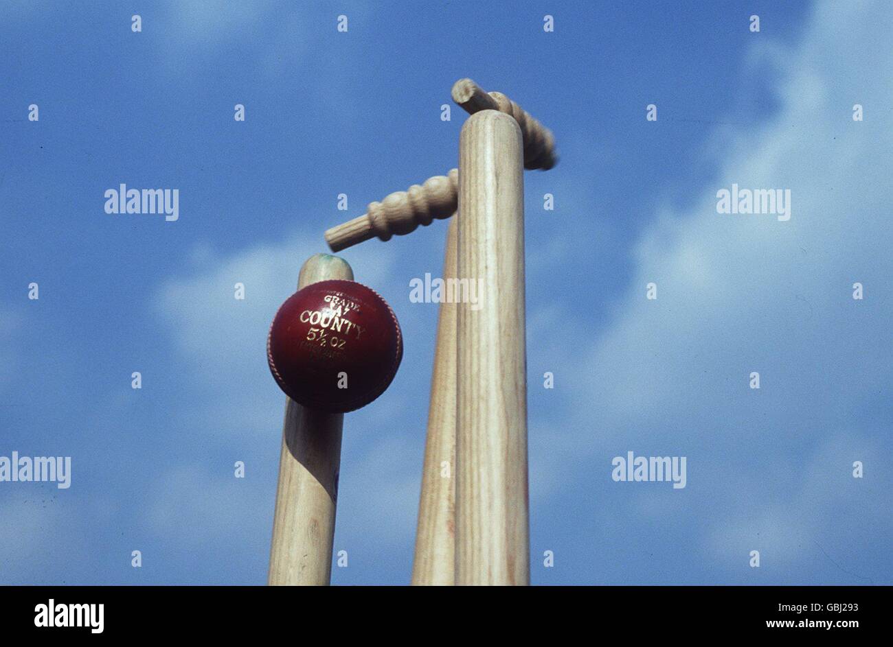 CRICKET. CRICKET BALL HITTING STUMPS Stock Photo - Alamy