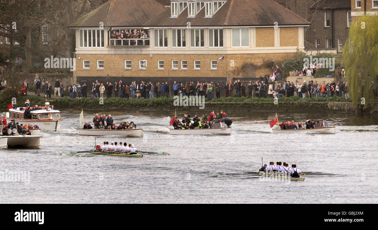 Oxford (right) have the lead heading towards Chiswick Bridge during the ...