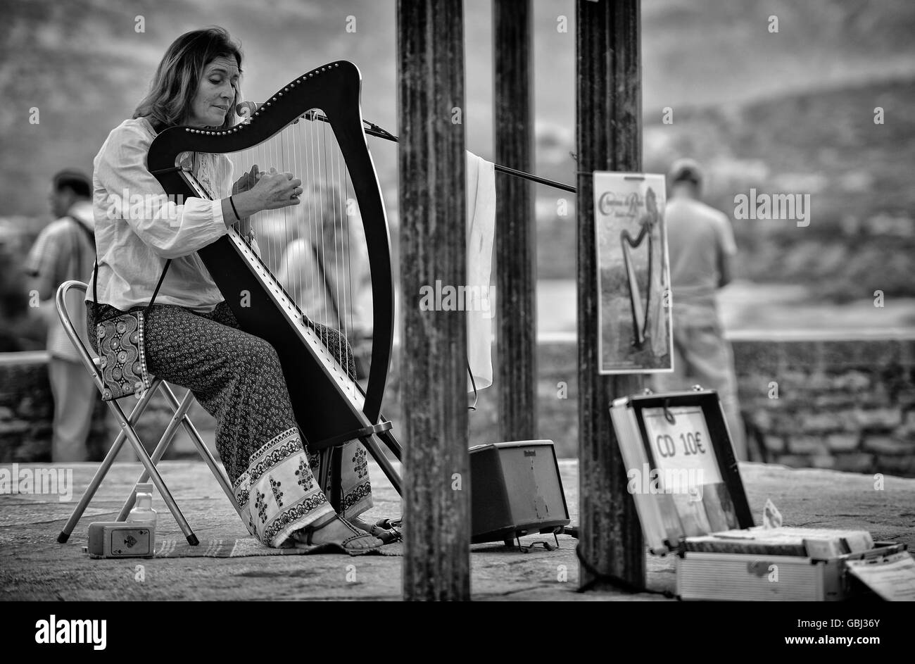 Harpist hi-res stock photography and images - Alamy