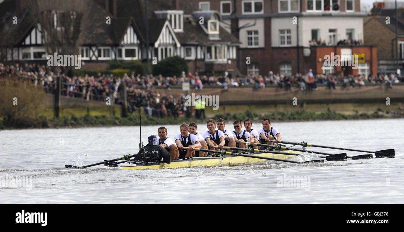 Sport rowing action river thames varsity hi-res stock photography and ...