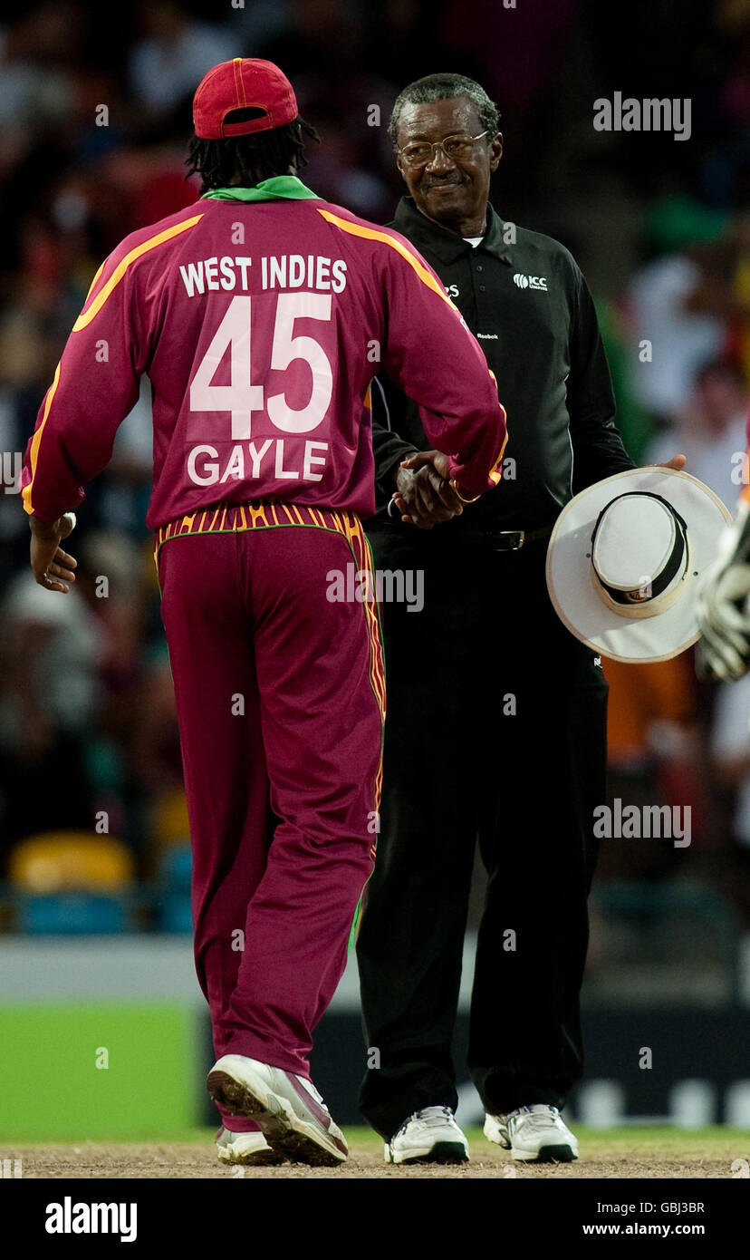 Hand Shakes Match High Resolution Stock Photography and Images - Alamy