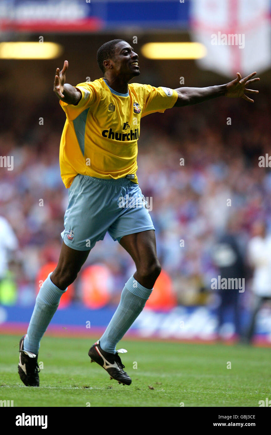 Crystal Palace's Darren Powell runs towards the fans to celebrate ...