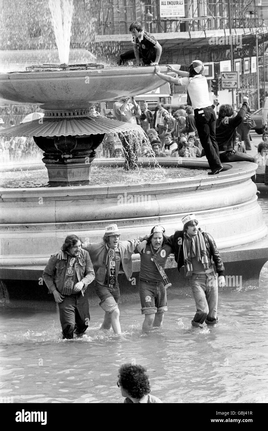 Square fountain basin Black and White Stock Photos & Images - Alamy