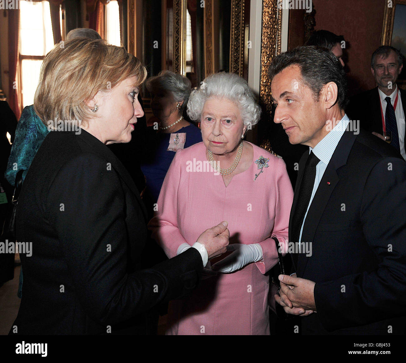 Britain's Queen Elizabeth II talks to US Secretary of State Hilary ...