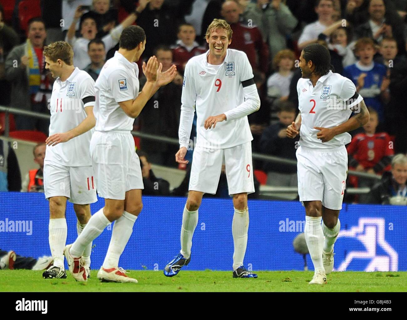 England's Peter Crouch (centre) celebrates scoring his sides first goal ...