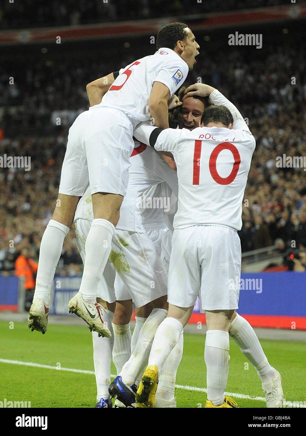 Peter crouch celebration england hi-res stock photography and images ...