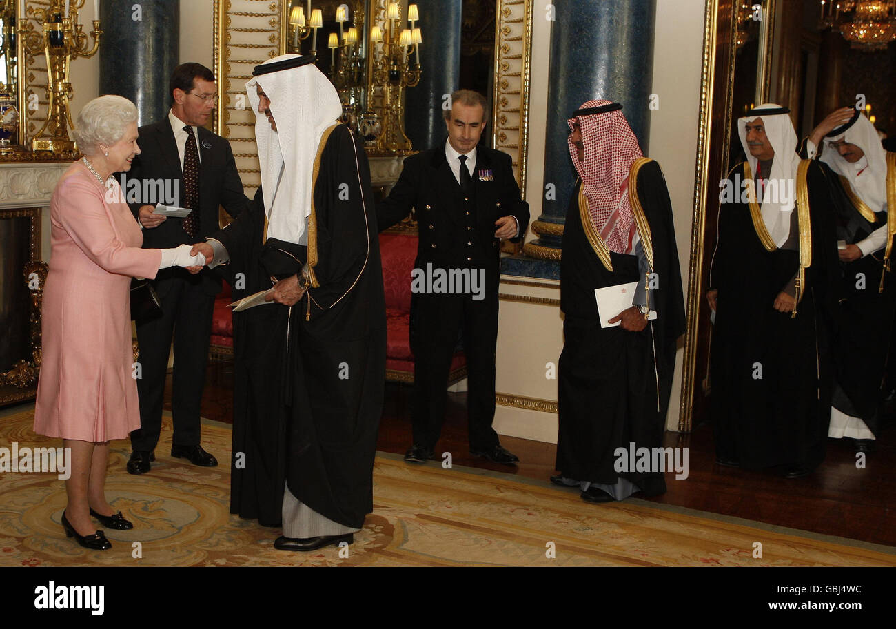 The Queen with politicians from Saudi Arabia during a reception for G20 ...