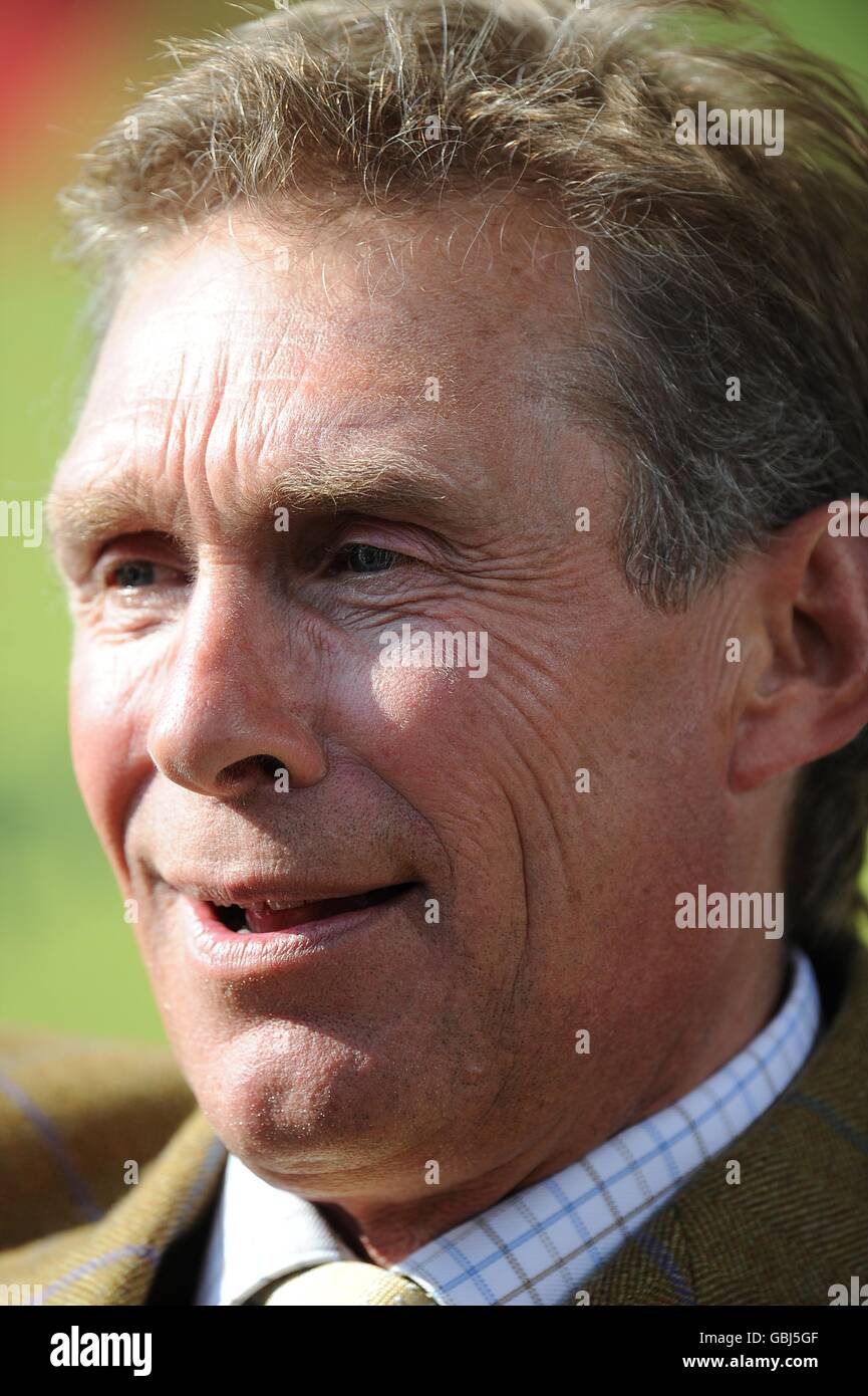 Horse Racing - The 2009 John Smith's Grand National Meeting - Day One ...