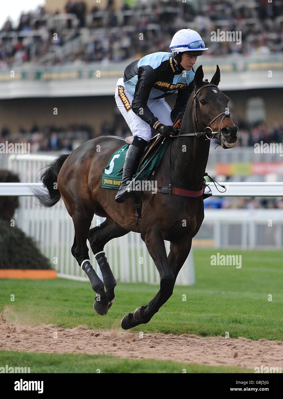 Horse Racing - The 2009 John Smith's Grand National Meeting - Day One ...